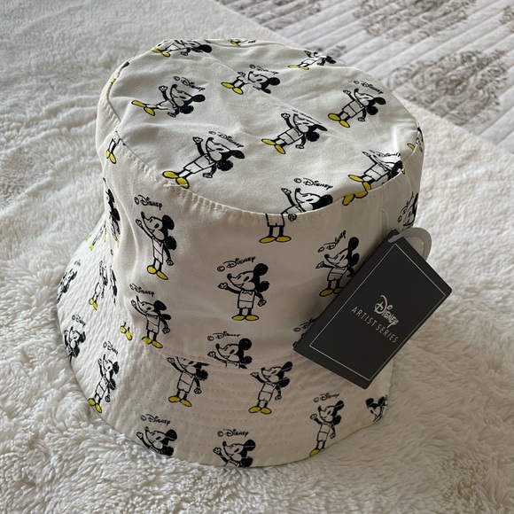 Disney | Accessories | Disney Mickey Mouse Artist Collection Reversible ...